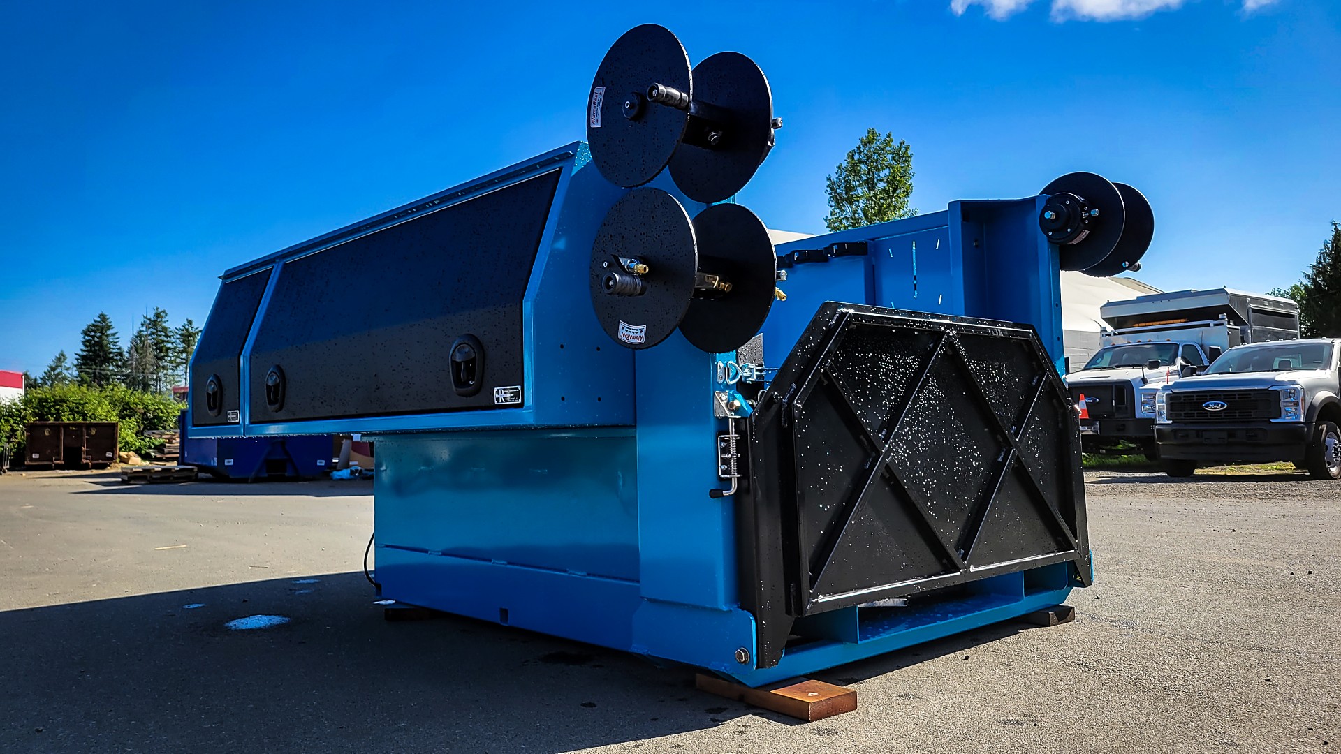 Defender | Rival Truck